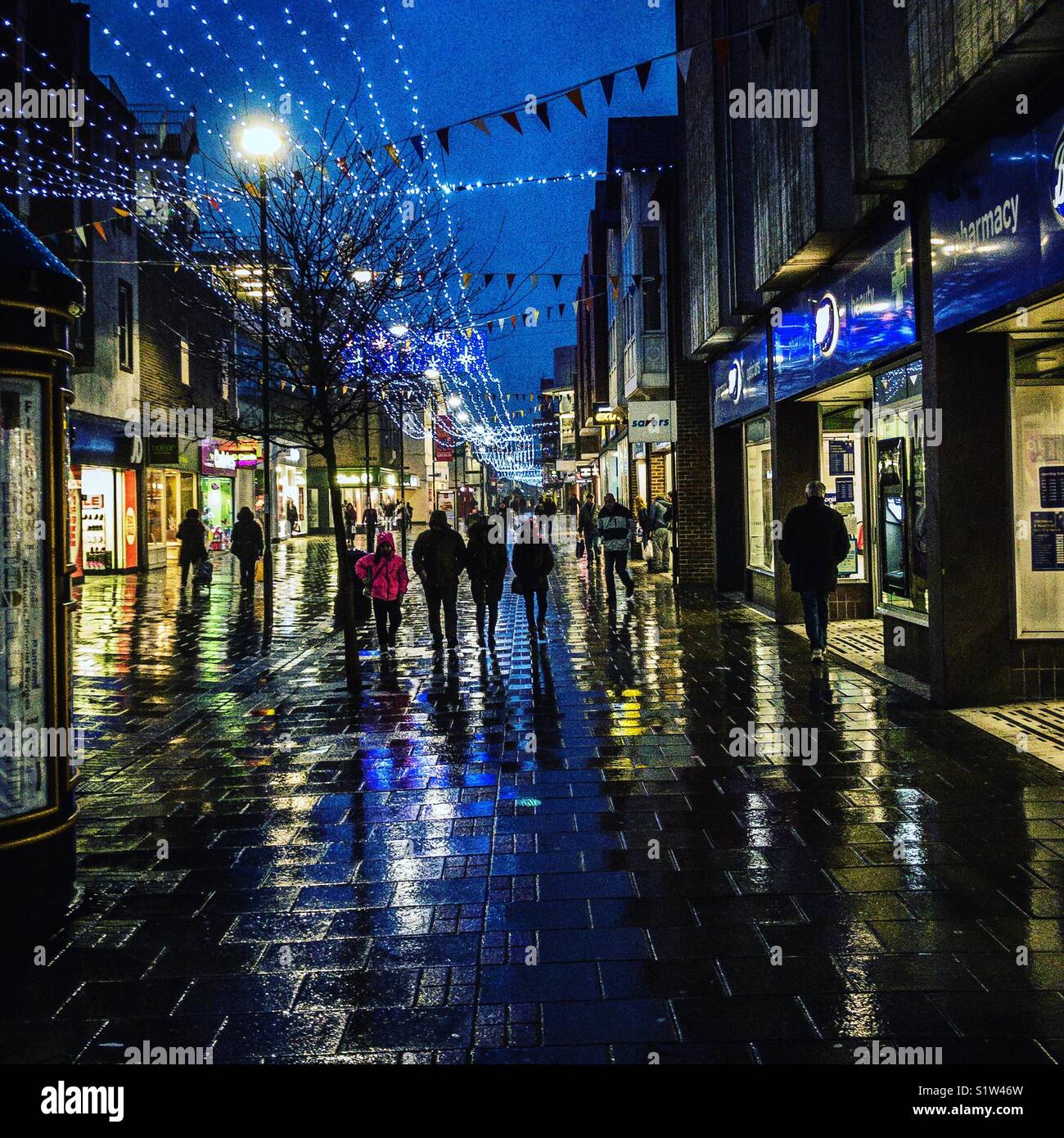 A very wintery worthing on boxing day as people head home after ...