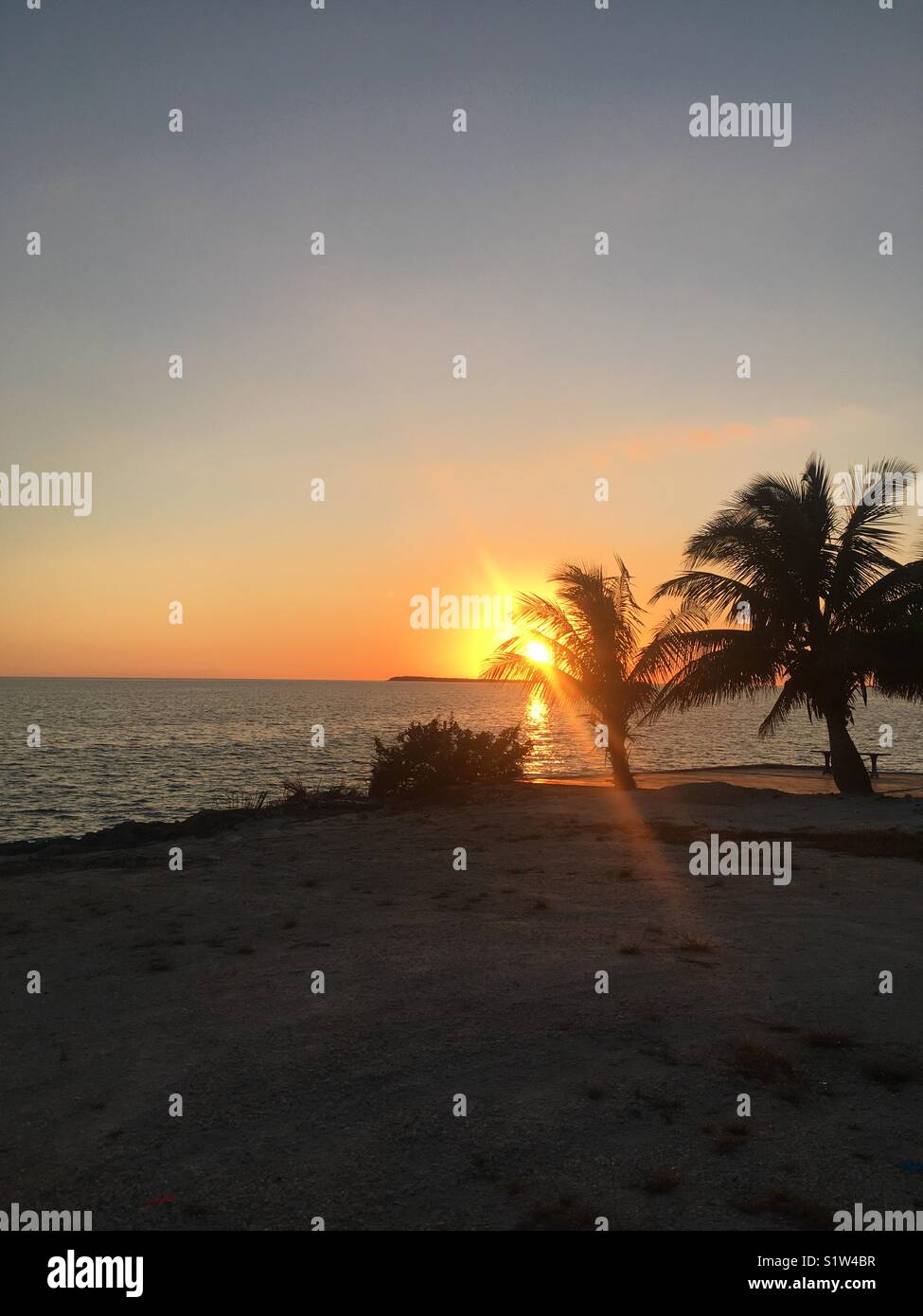 Bahamas sunset hi-res stock photography and images - Alamy