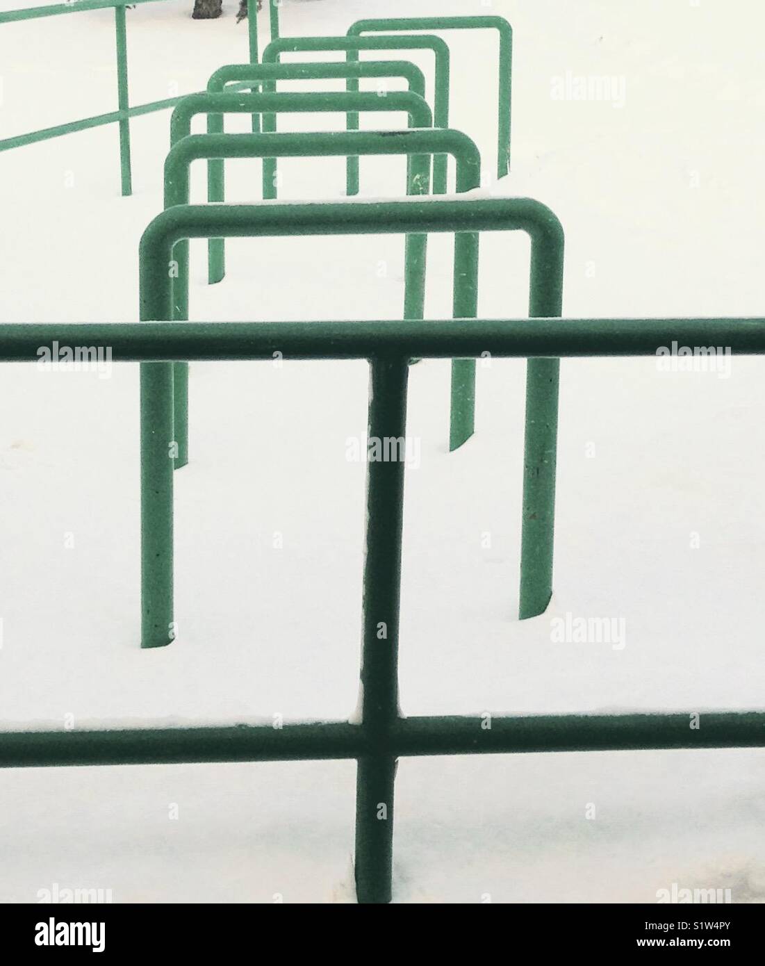 Green railings hi-res stock photography and images - Alamy