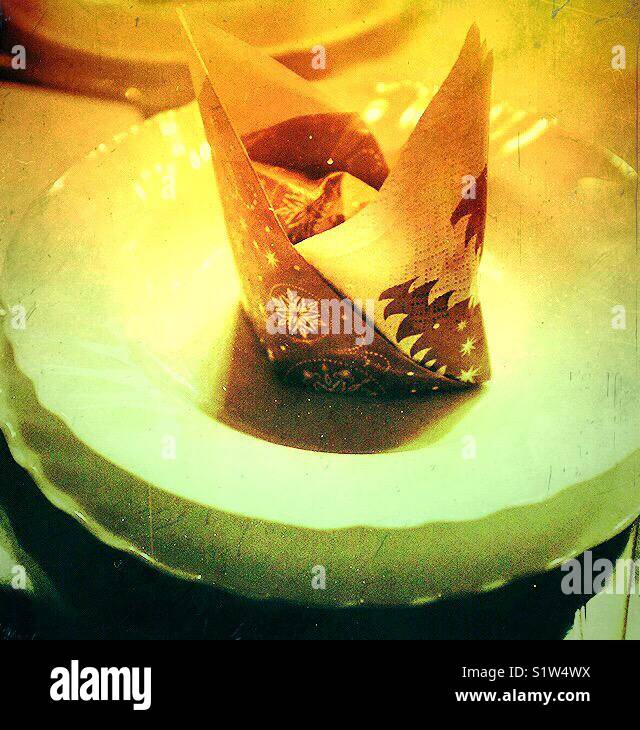 Folded plates hi-res stock photography and images - Alamy