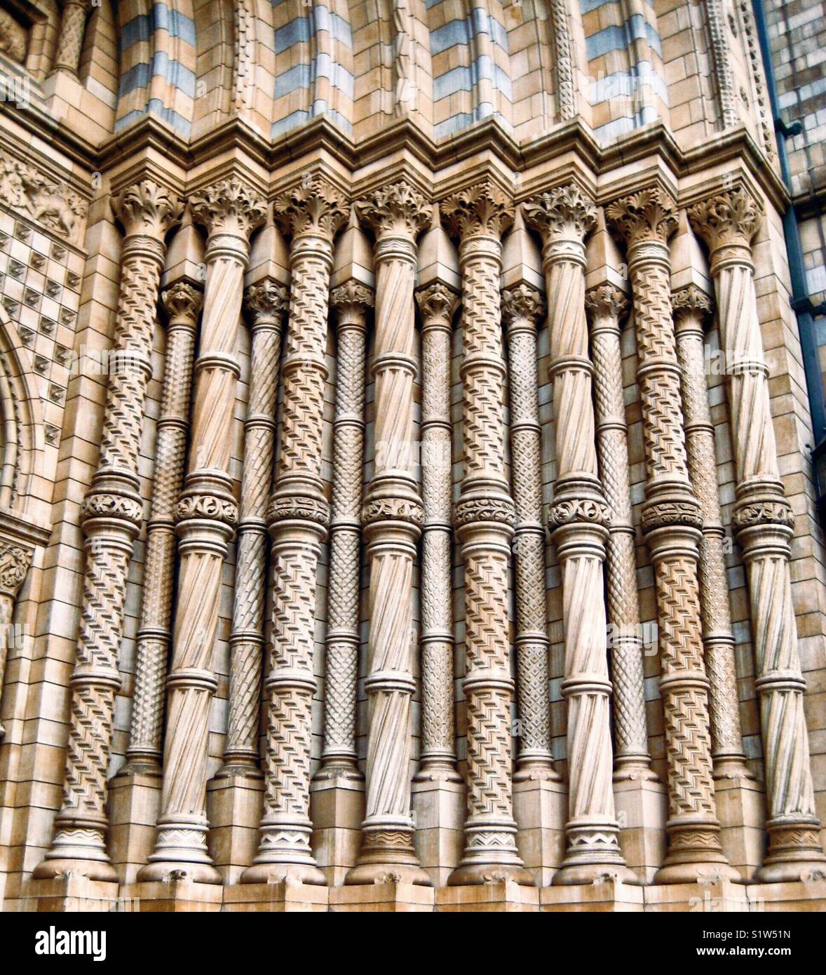 London south kensington columns hi-res stock photography and images - Alamy