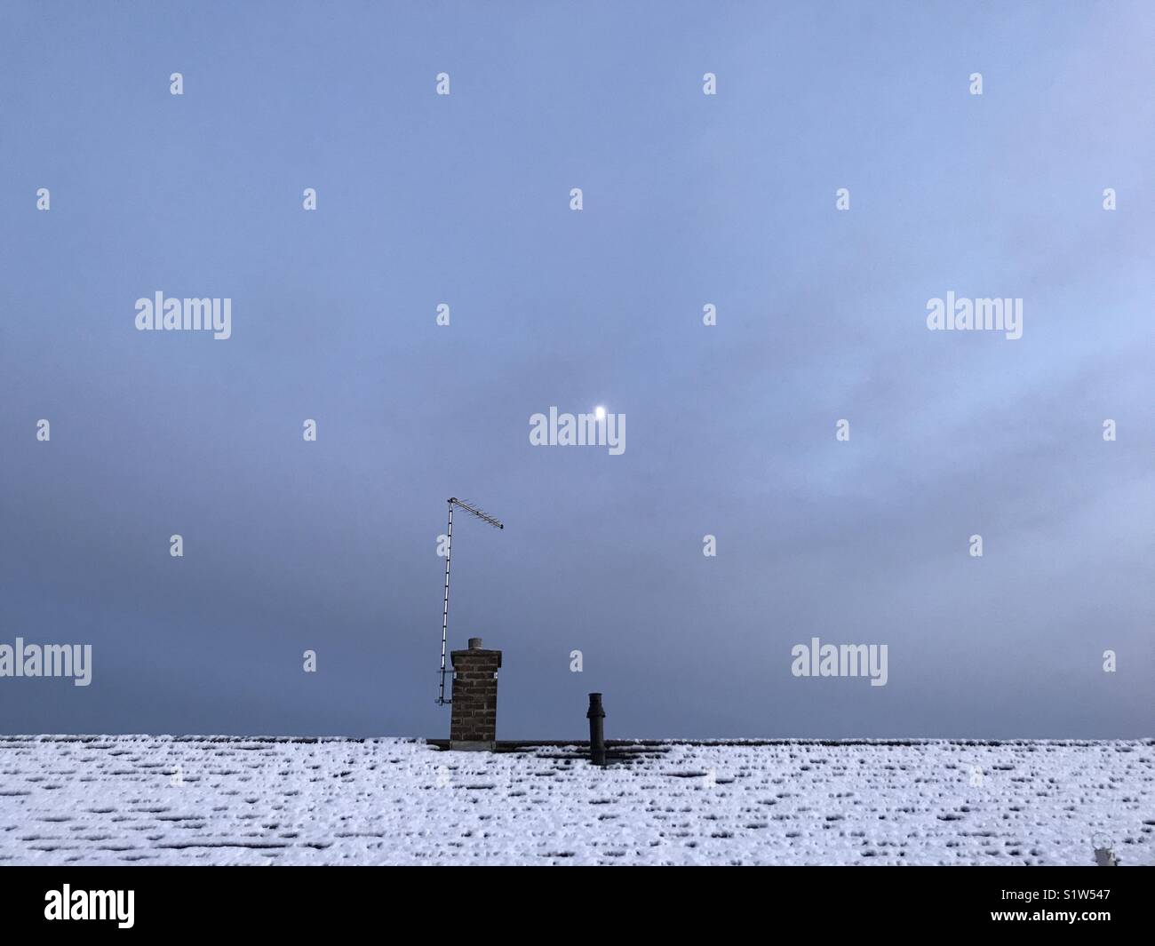 Rooftop tv aerial hi-res stock photography and images - Alamy