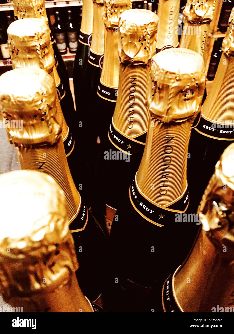 Champagne celebrate hi-res stock photography and images - Alamy