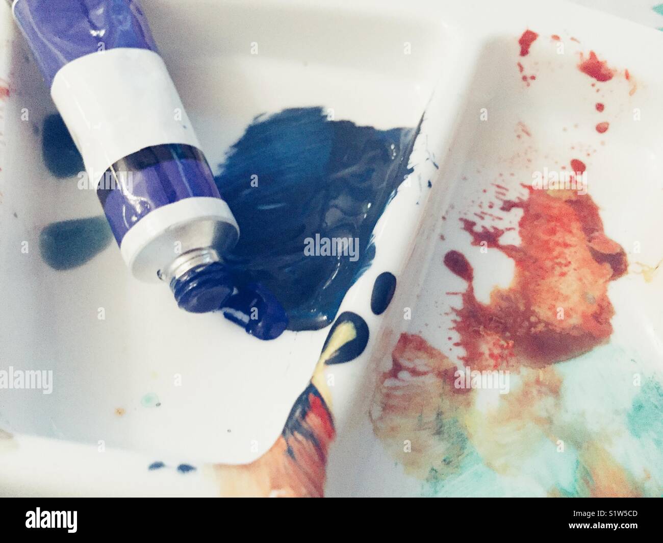 Acrylic paint hi-res stock photography and images - Alamy