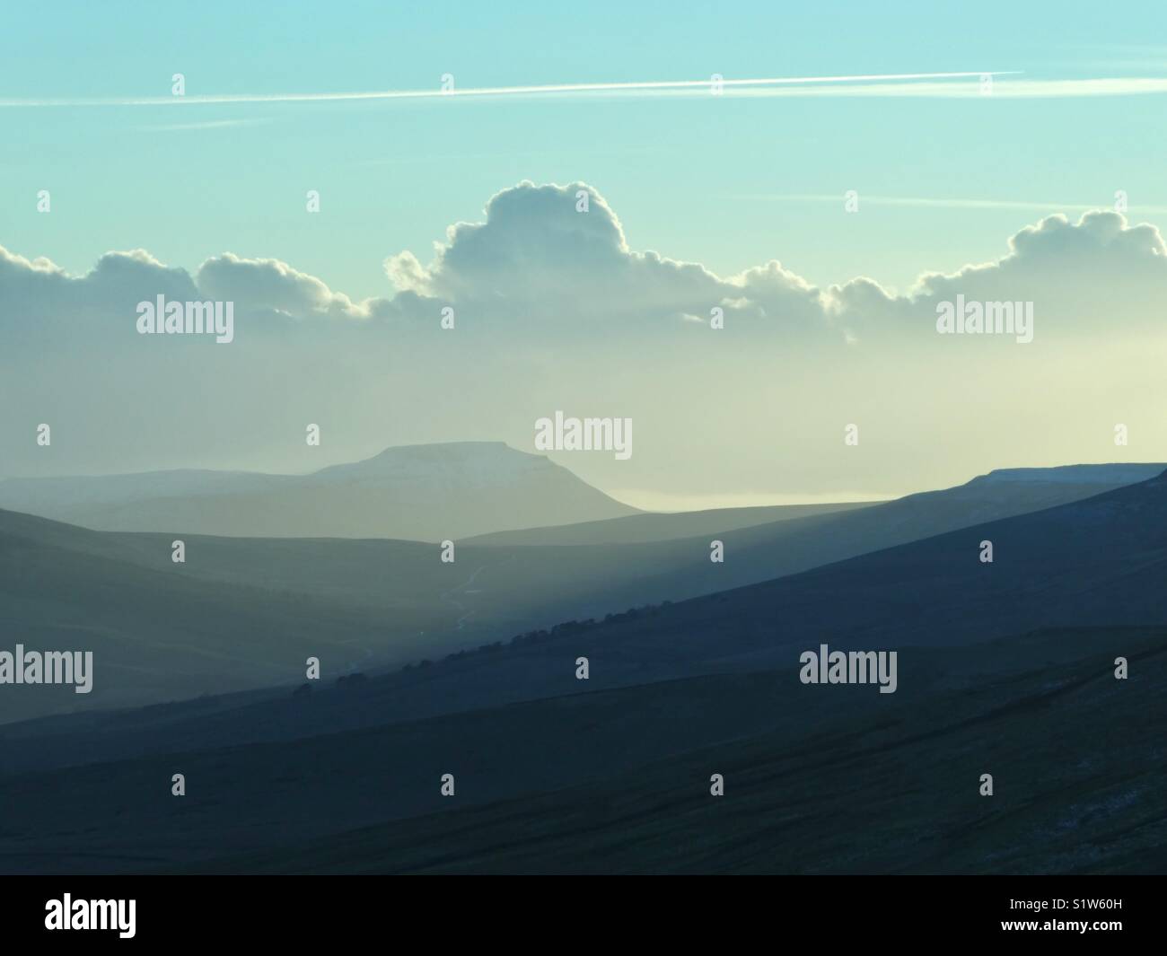 Ingleborough Yorkshire Dales winter sunset Stock Photo - Alamy