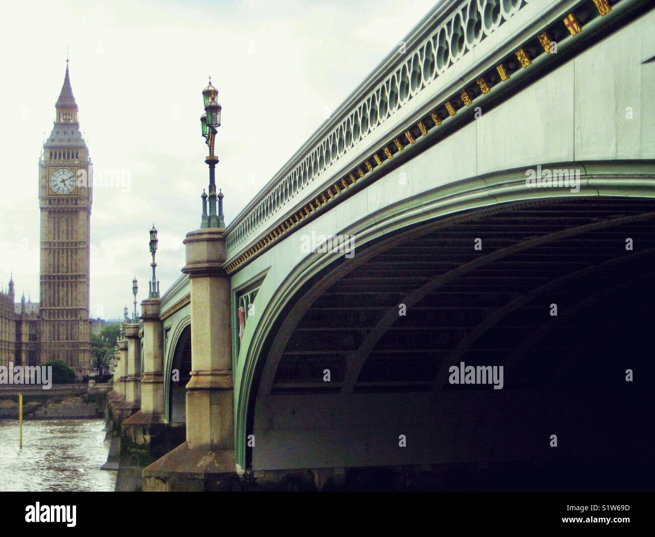 Westminster Bridge in the shadow of Elizabeth Tower Stock Photo - Alamy