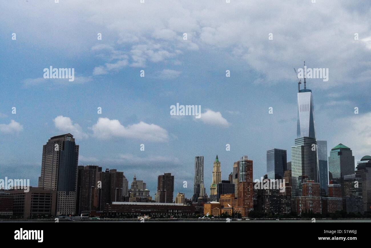 Skyline angles hi-res stock photography and images - Alamy