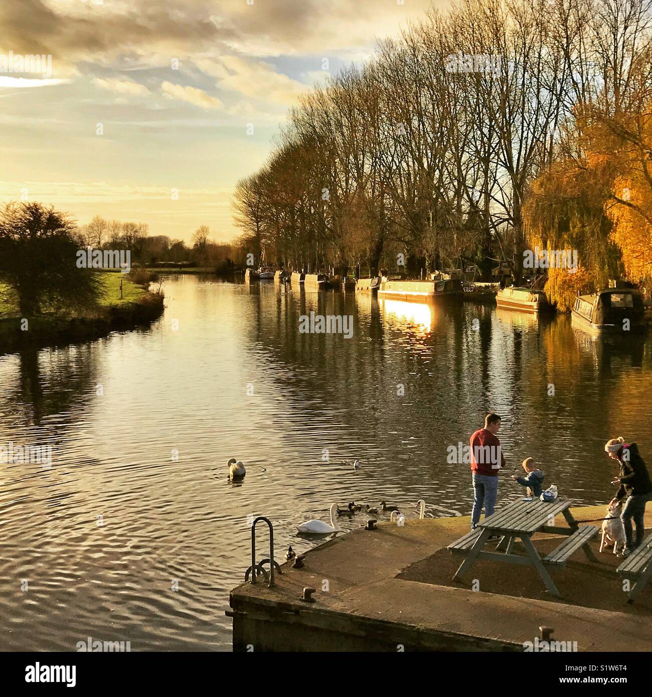 Lechlade canal hi-res stock photography and images - Alamy
