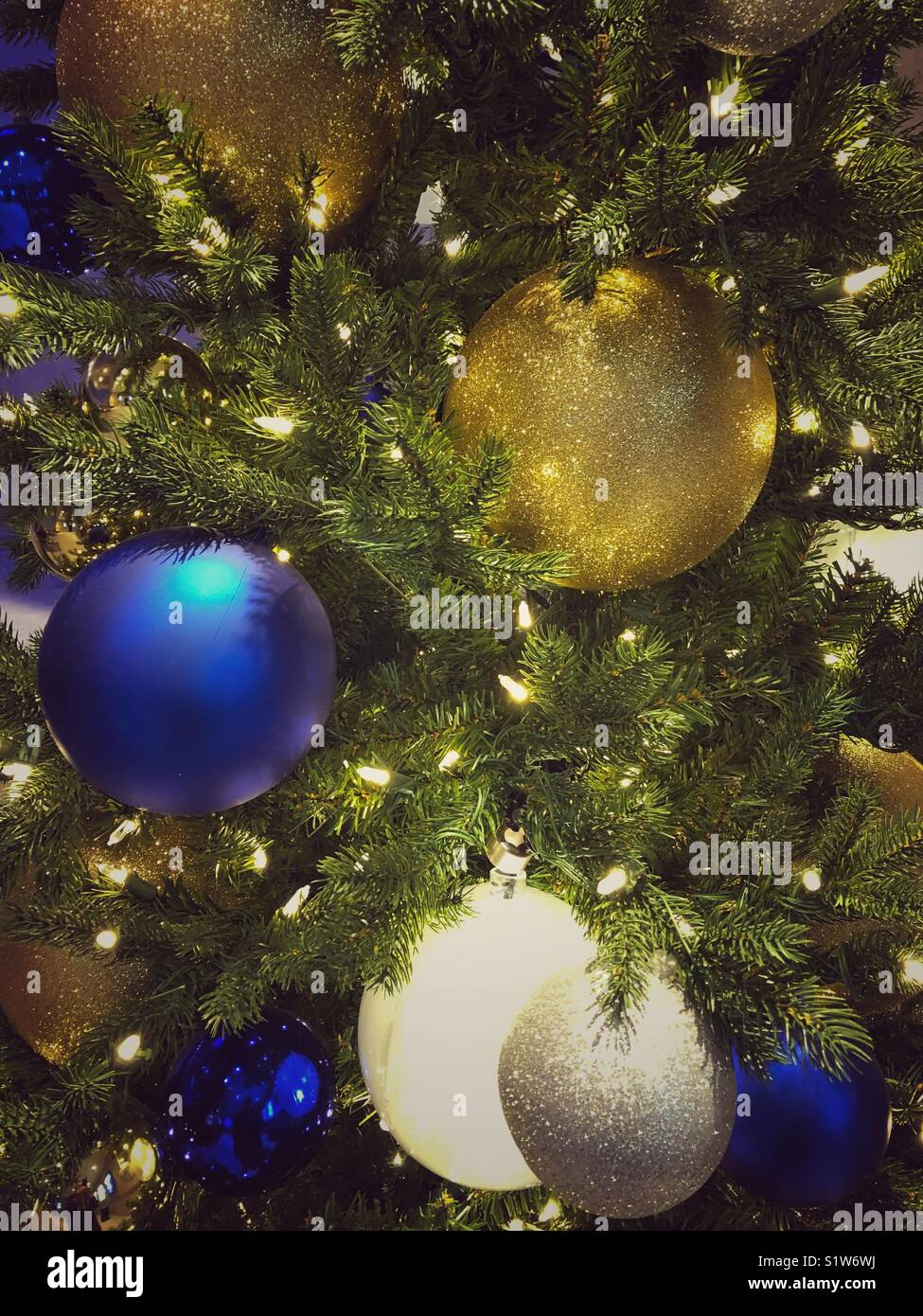 Tree ornaments hi-res stock photography and images - Alamy