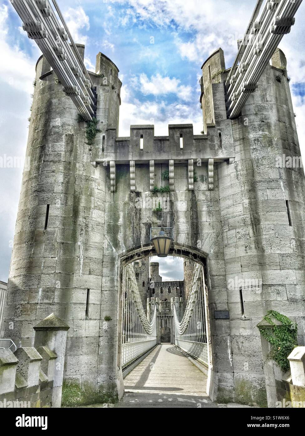 Suspension turrets hi-res stock photography and images - Alamy