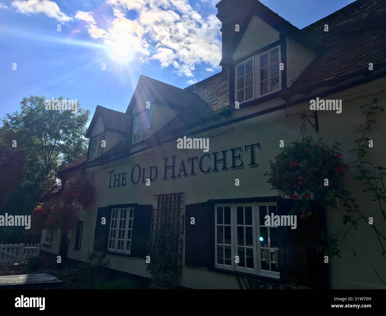 Ascot pub hi-res stock photography and images - Alamy