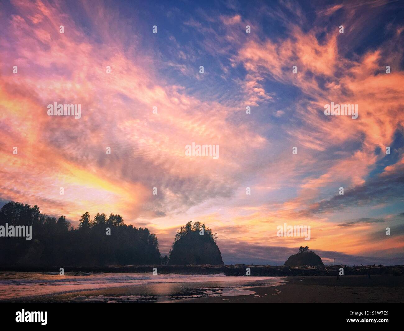 Colorful sunset above First Beach in La Push, Olympic Peninsula in ...