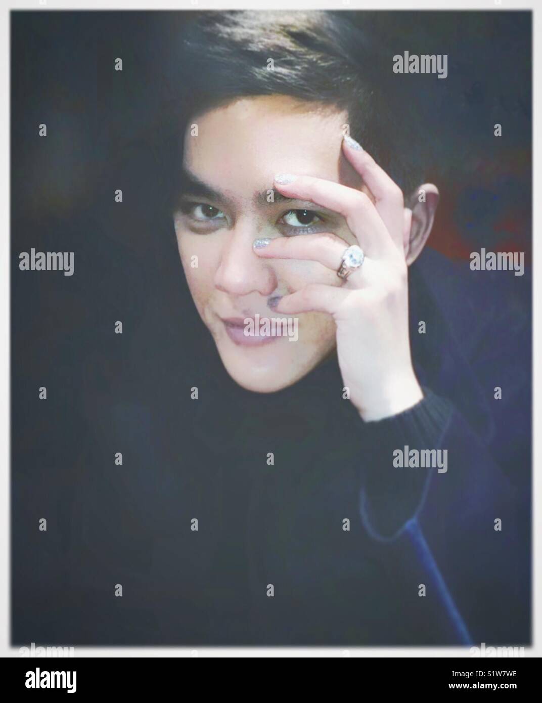 Thai singer hi-res stock photography and images - Alamy