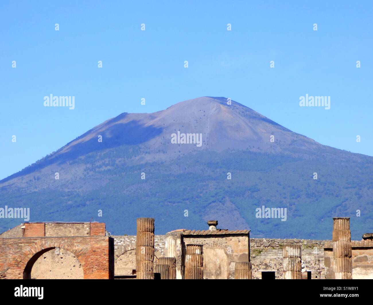 Mount of ruins hi-res stock photography and images - Alamy