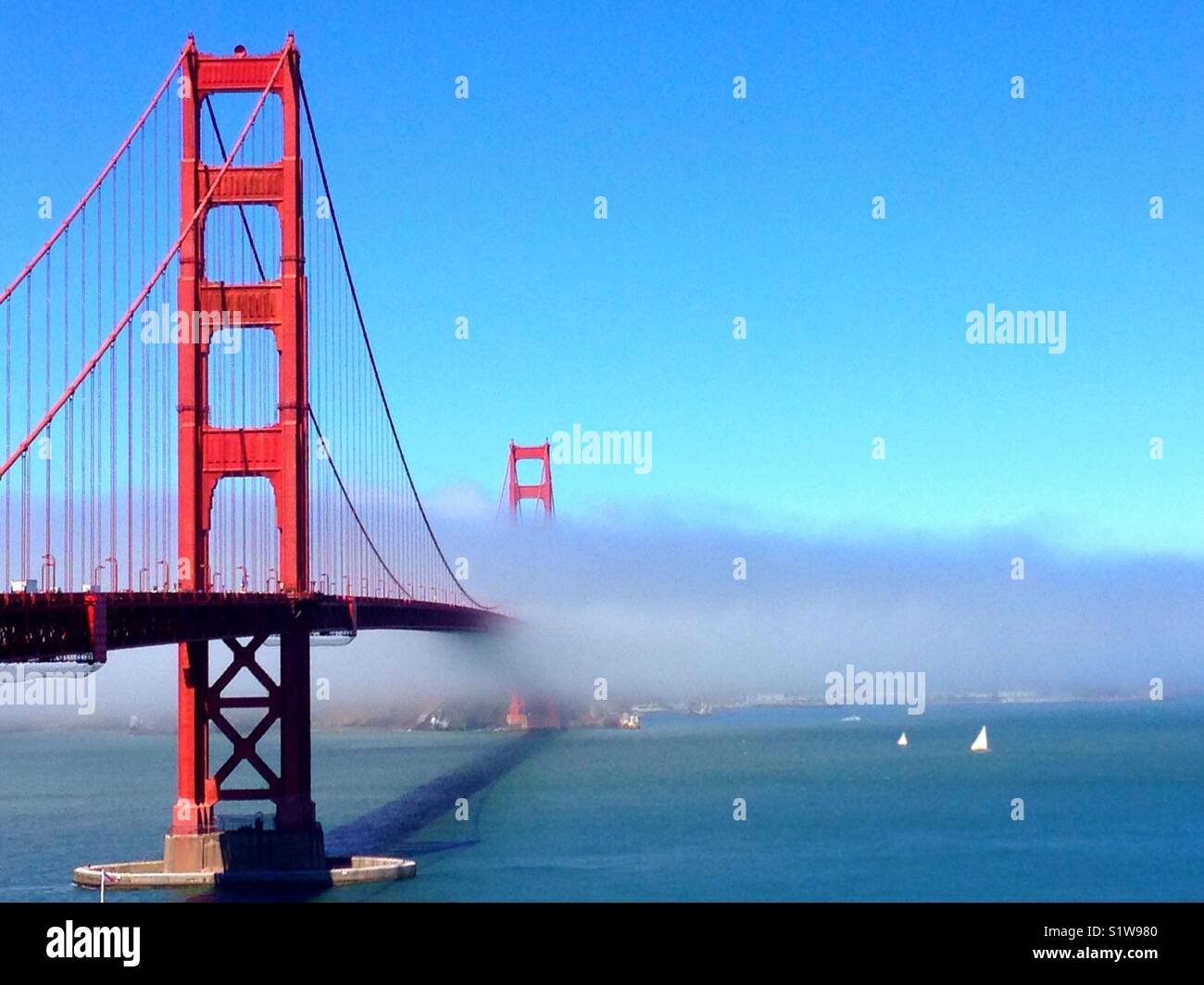 Golden gate bridge fog hi-res stock photography and images - Alamy