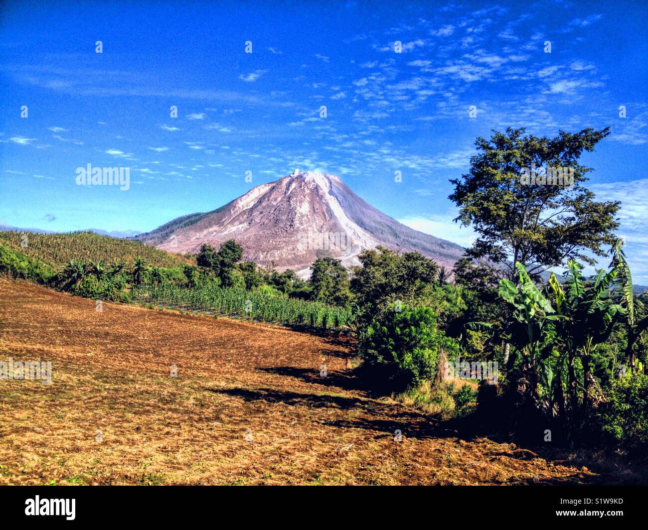 Mount sinabung eruption hi-res stock photography and images - Alamy