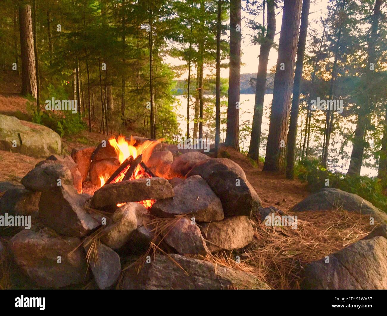 Campfire flames lake fire pit hi-res stock photography and images - Alamy