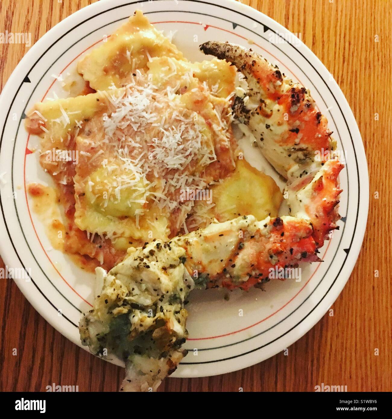 Crab claw plate hi-res stock photography and images - Alamy