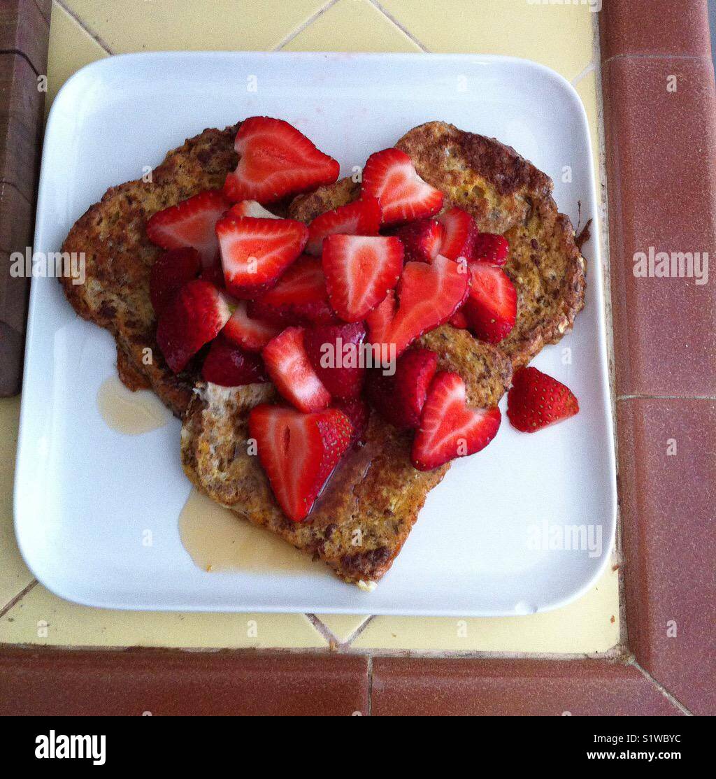 Strawberry toast hi-res stock photography and images - Alamy