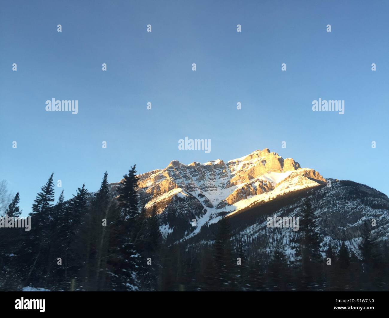 Mountain sky hi-res stock photography and images - Alamy