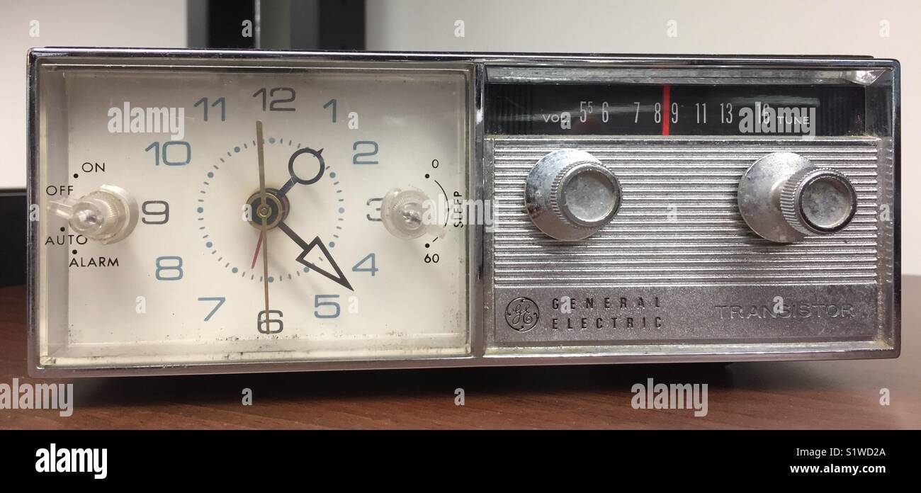 Vintage clock radio hi-res stock photography and images - Alamy