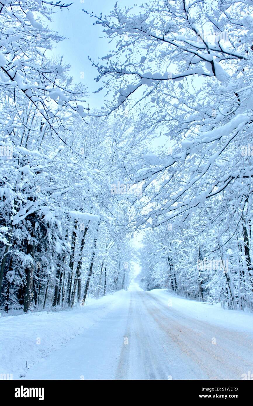 Blue roads hi-res stock photography and images - Alamy