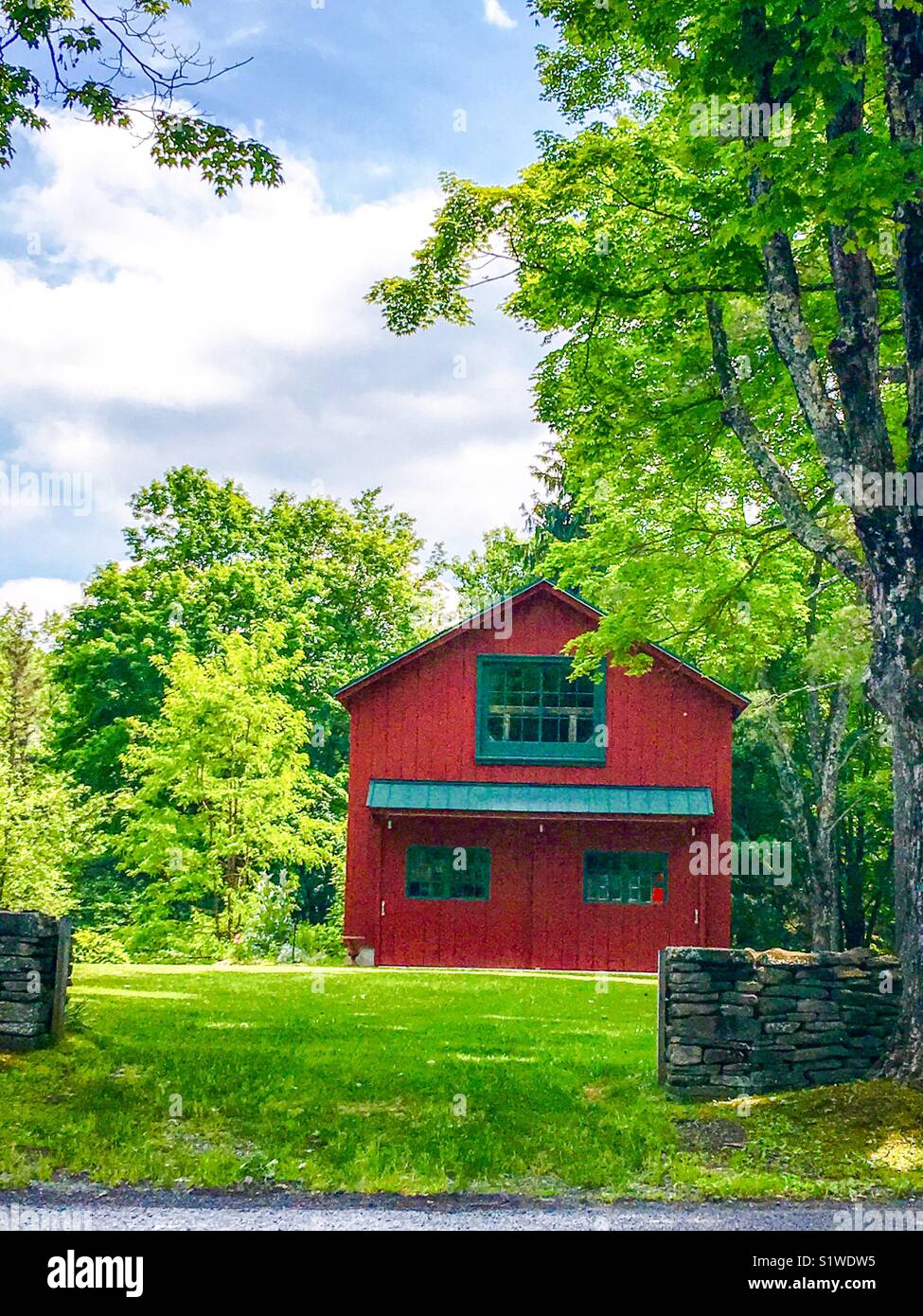 Old red barn Stock Photo - Alamy