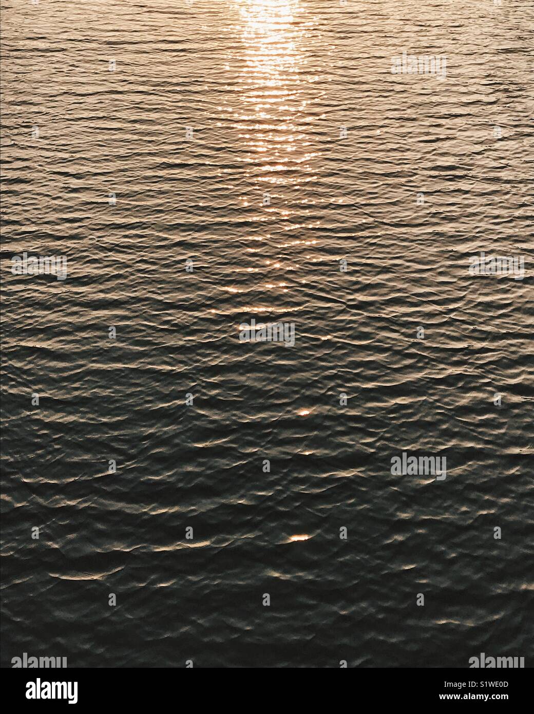 Shiny water hi-res stock photography and images - Alamy