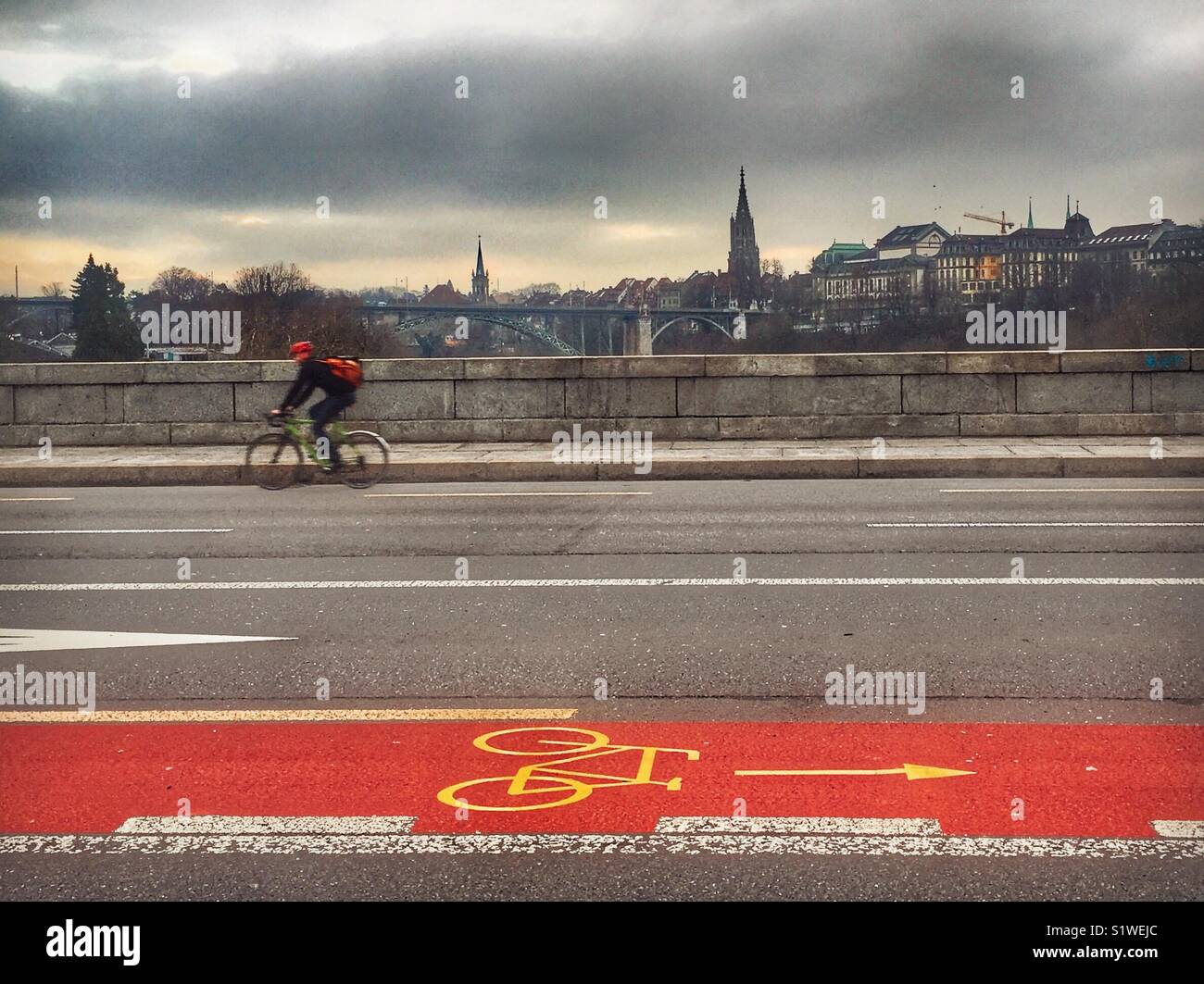 Red cycle lane hi-res stock photography and images - Alamy