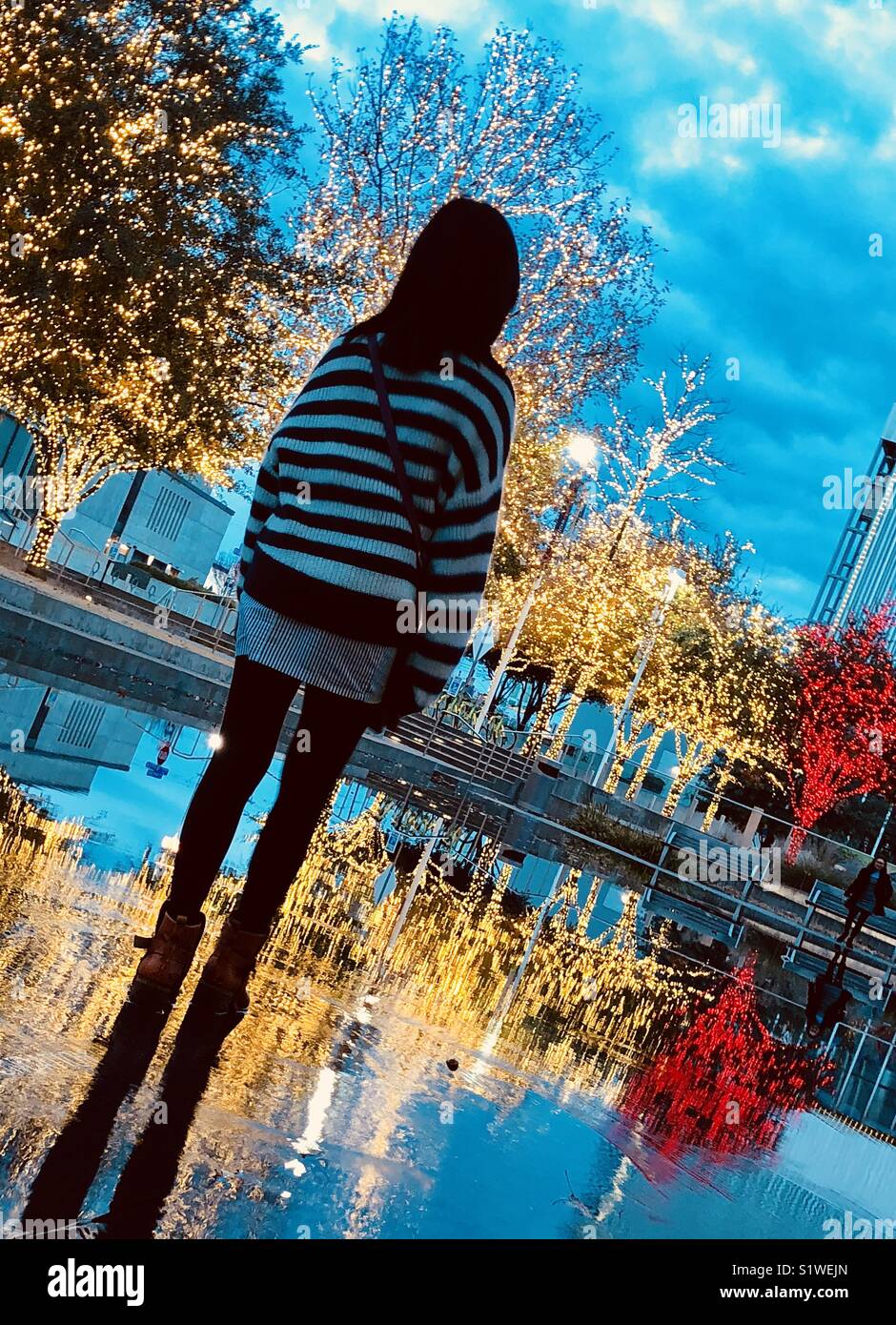 looking through water mirror Stock Photo - Alamy