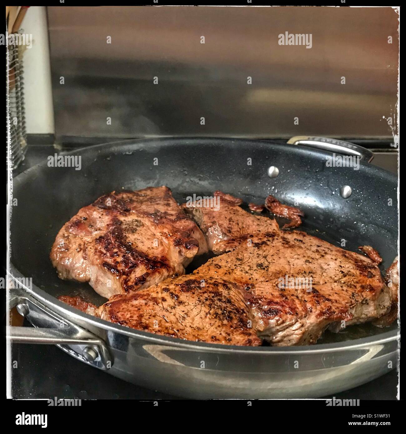 Steak frying smartphone stock photos and images - Alamy