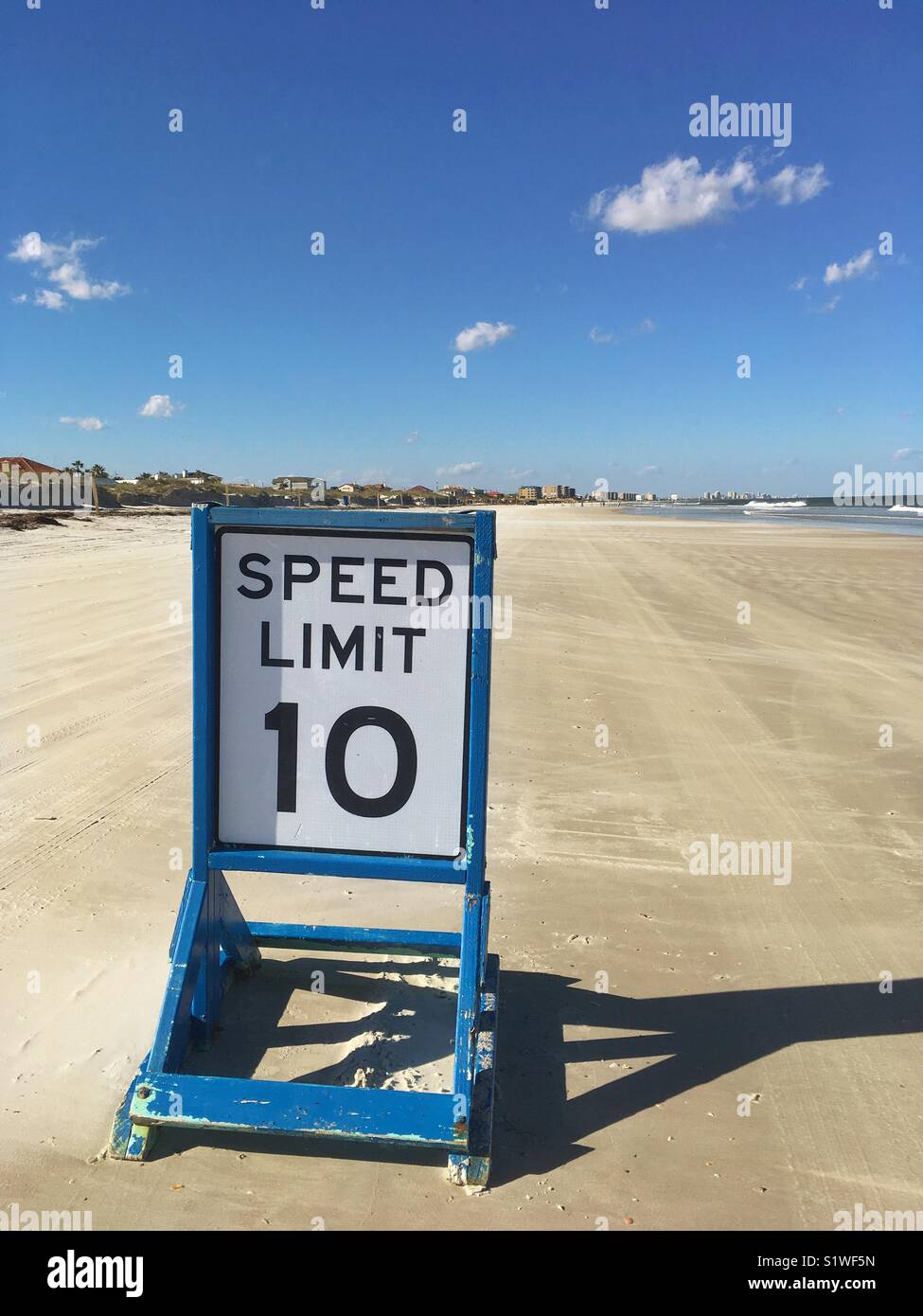 Speed record sign hi-res stock photography and images - Alamy