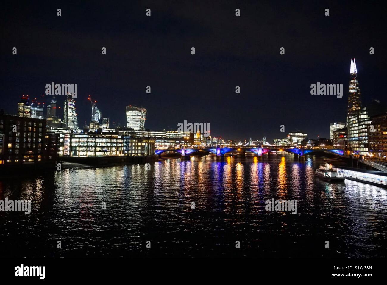 London city lights hi-res stock photography and images - Alamy