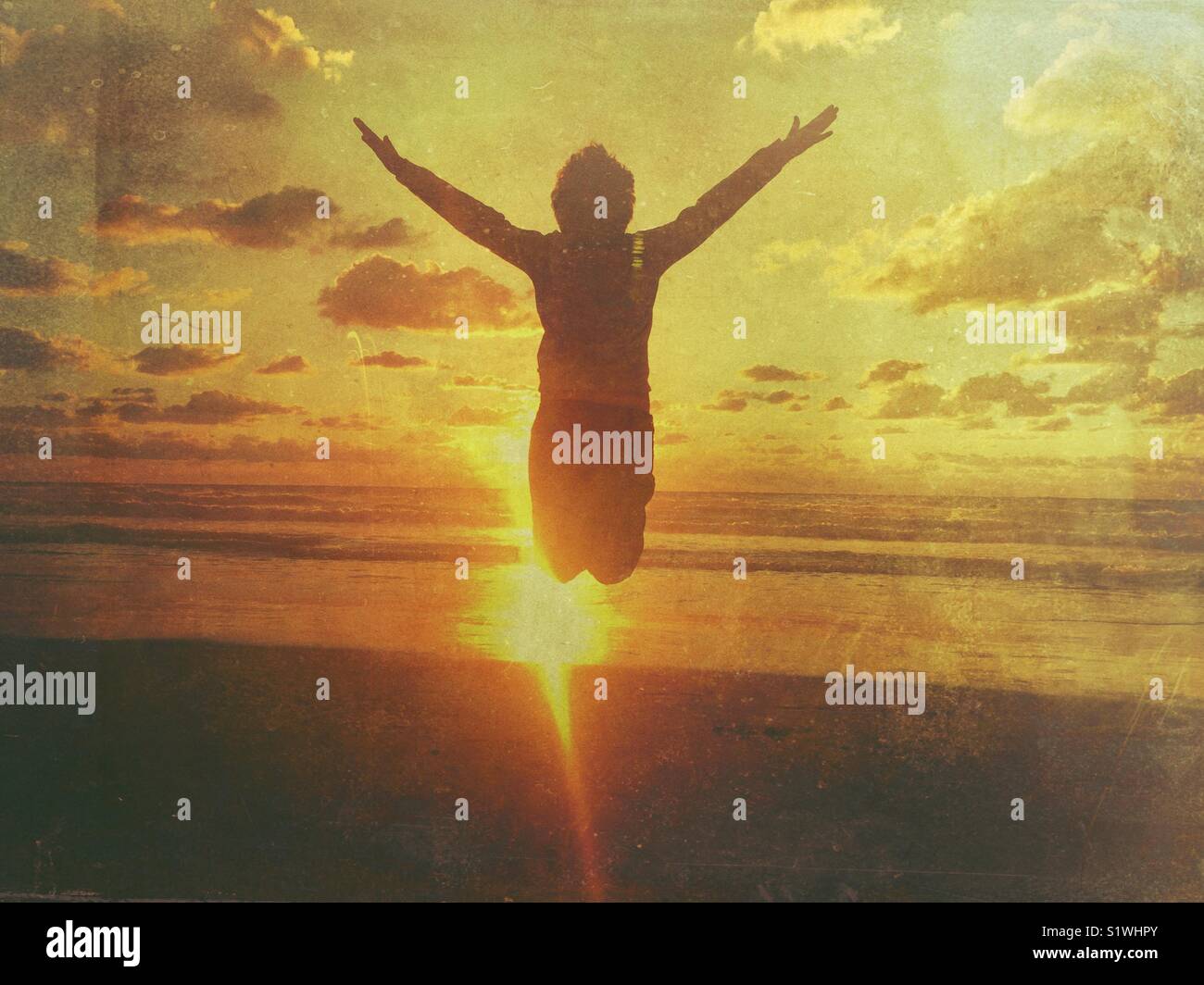 Boy in sunset hi-res stock photography and images - Alamy