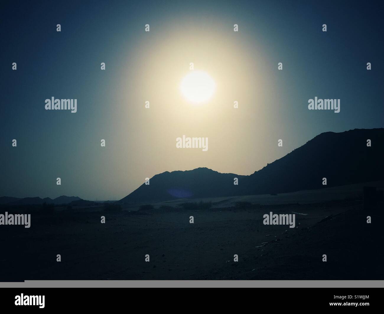 Saudi arabia desert hi-res stock photography and images - Alamy