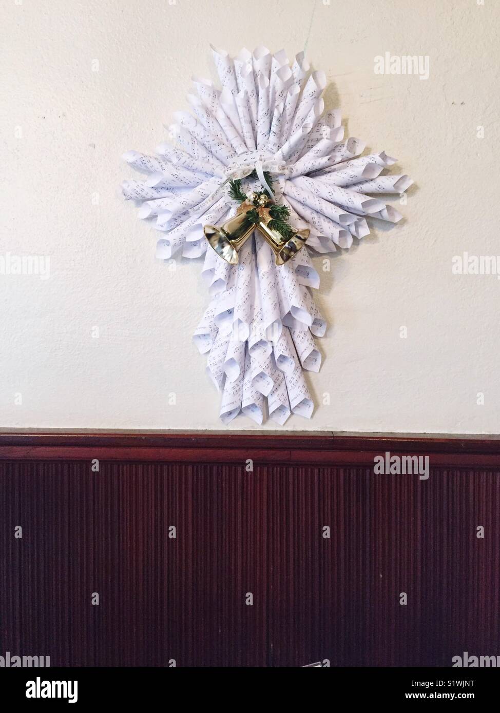 Paper cross hi-res stock photography and images - Alamy