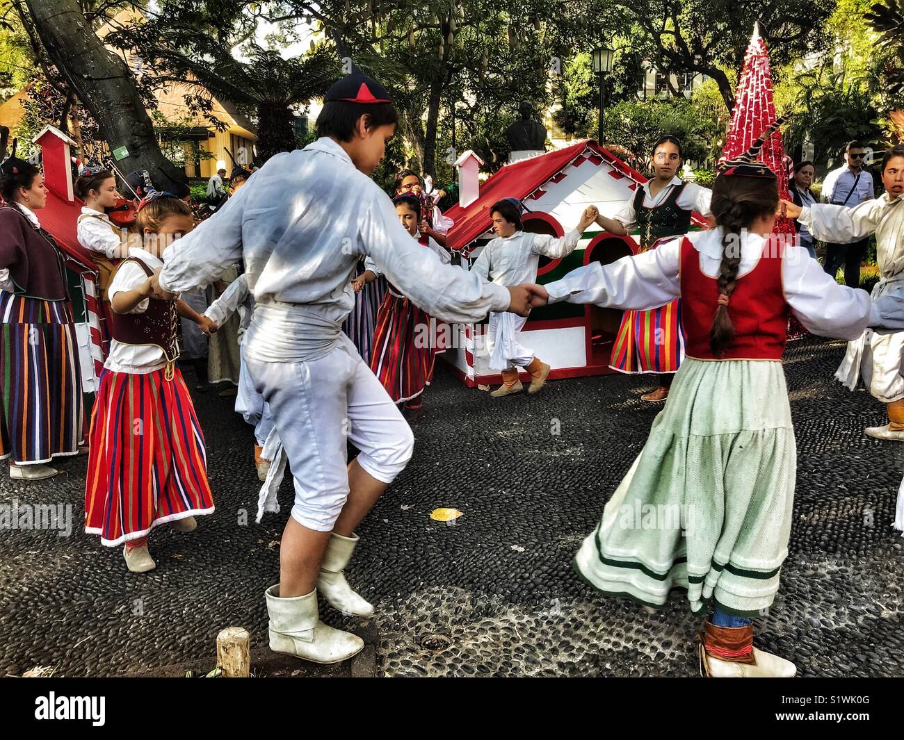 Traditional portuguese costumes hi-res stock photography and images - Alamy