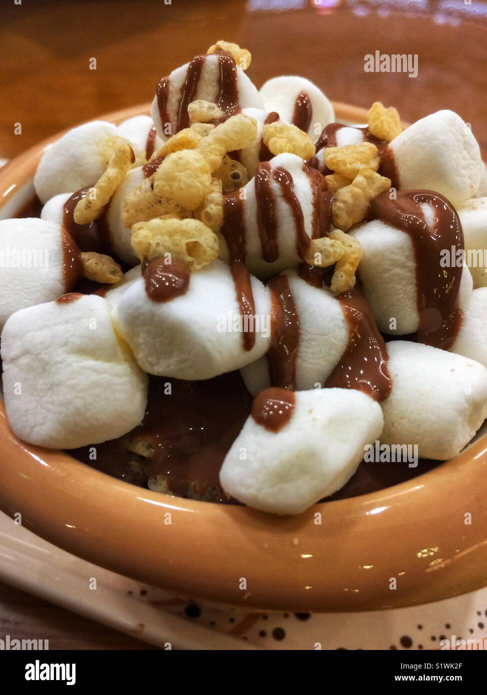 Crunch chocolate rice with marshmallow Stock Photo - Alamy