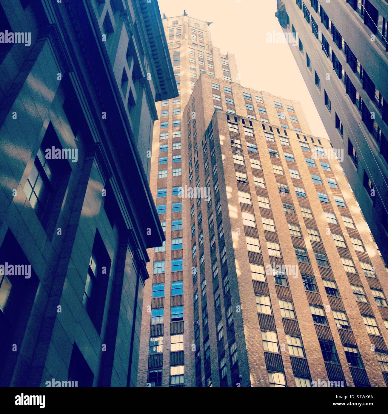 Skyscraper alley hi-res stock photography and images - Alamy