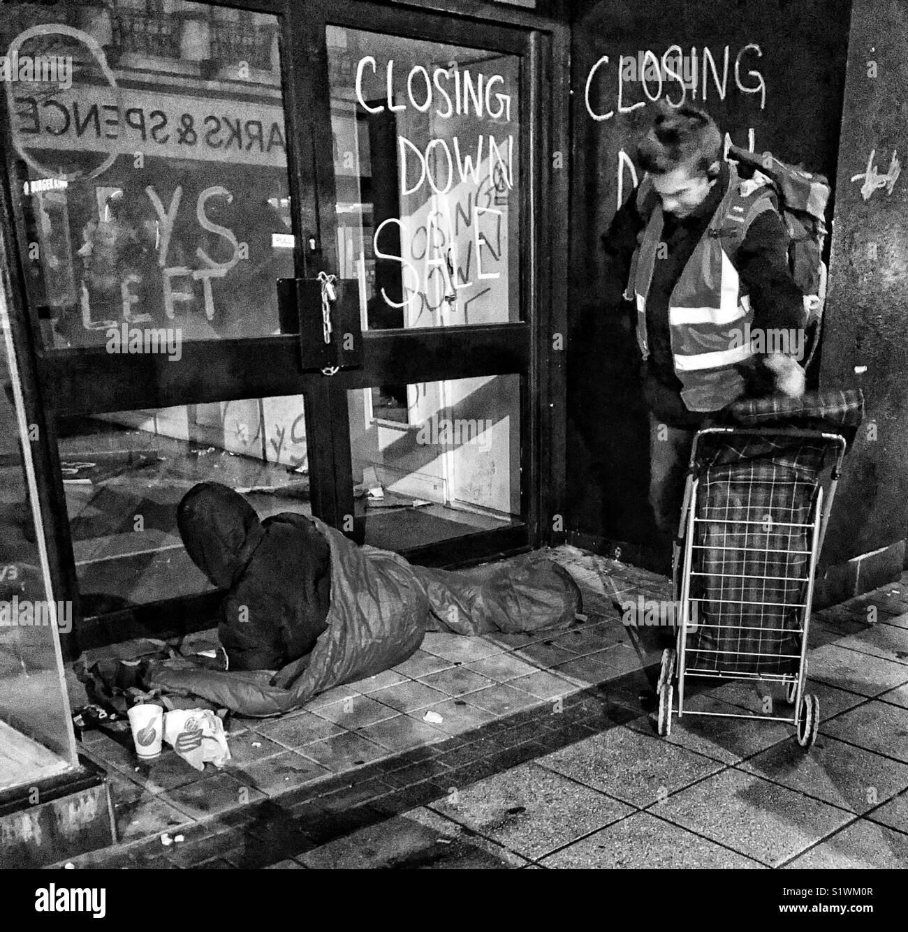 Homeless doorway shop hi-res stock photography and images - Alamy