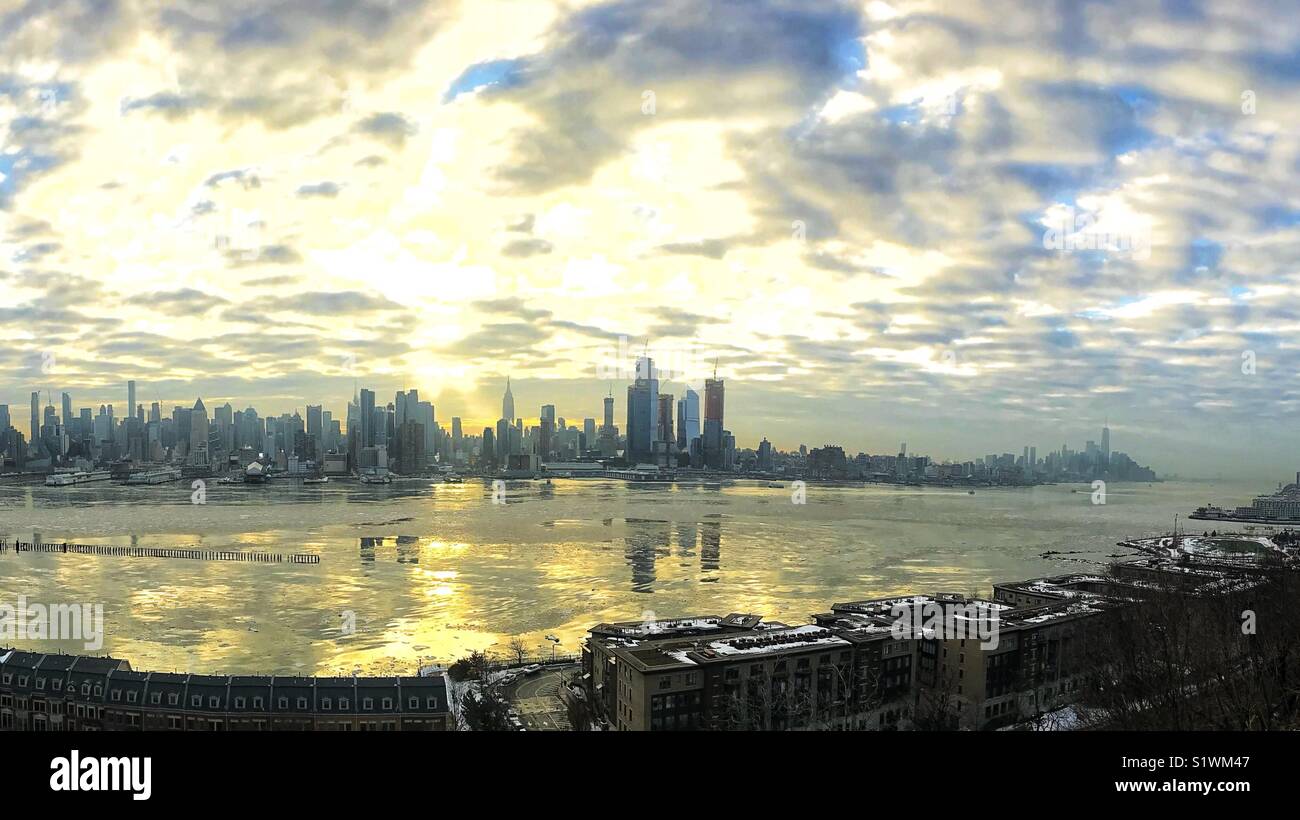 New york city winter empire state snow hi-res stock photography and ...