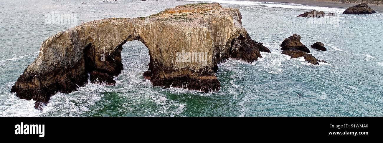 Beach ocean rocks Stock Photo - Alamy