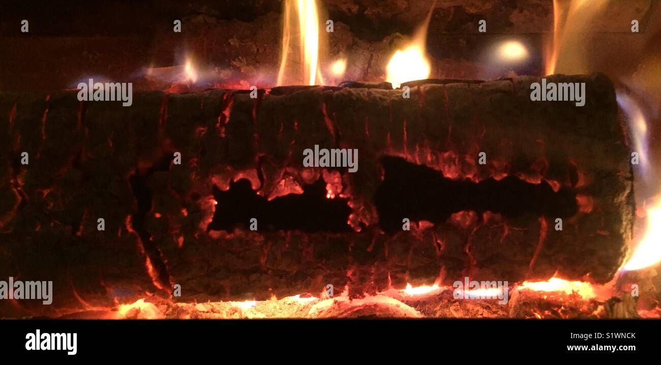 Log fire wood burning flames hi-res stock photography and images - Alamy