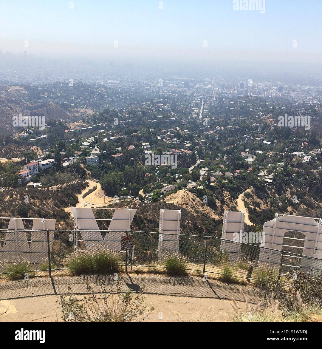 Los angeles skyline hollywood sign hi-res stock photography and images ...