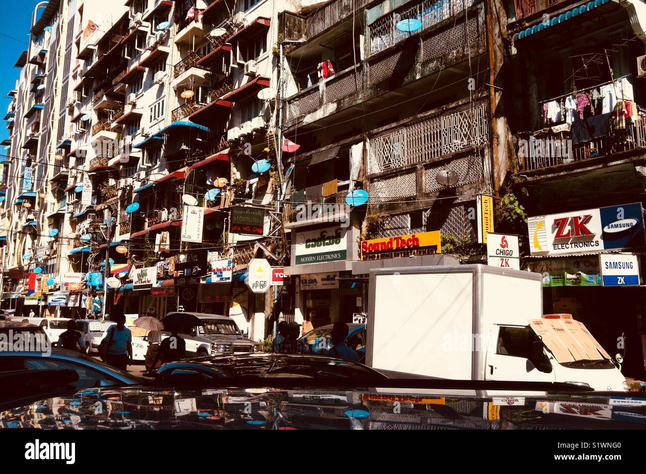 Myanmar messy building hi-res stock photography and images - Alamy