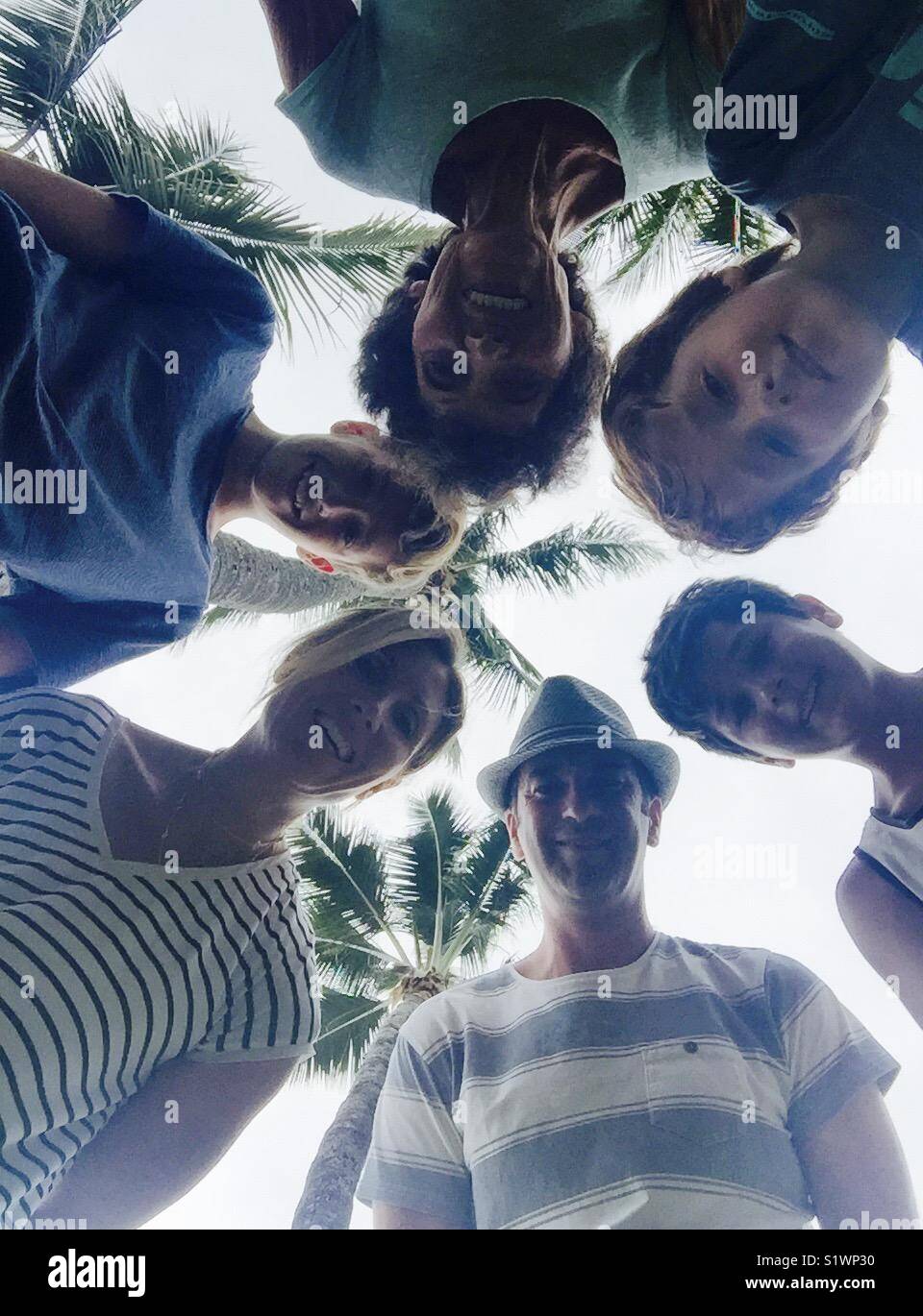 Family circle hi-res stock photography and images - Alamy