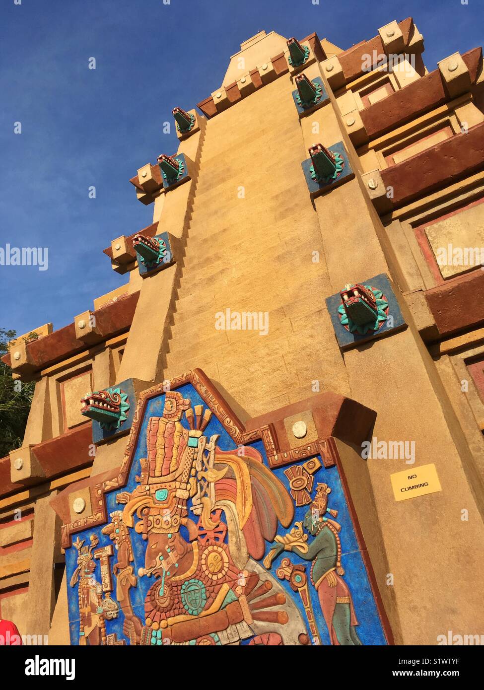 Ancient Mexican style building Stock Photo - Alamy