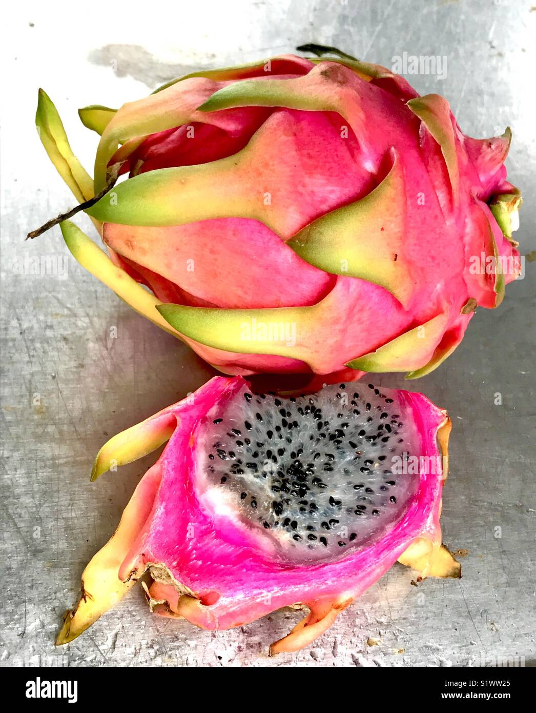 Inside of dragon fruit hi-res stock photography and images - Alamy