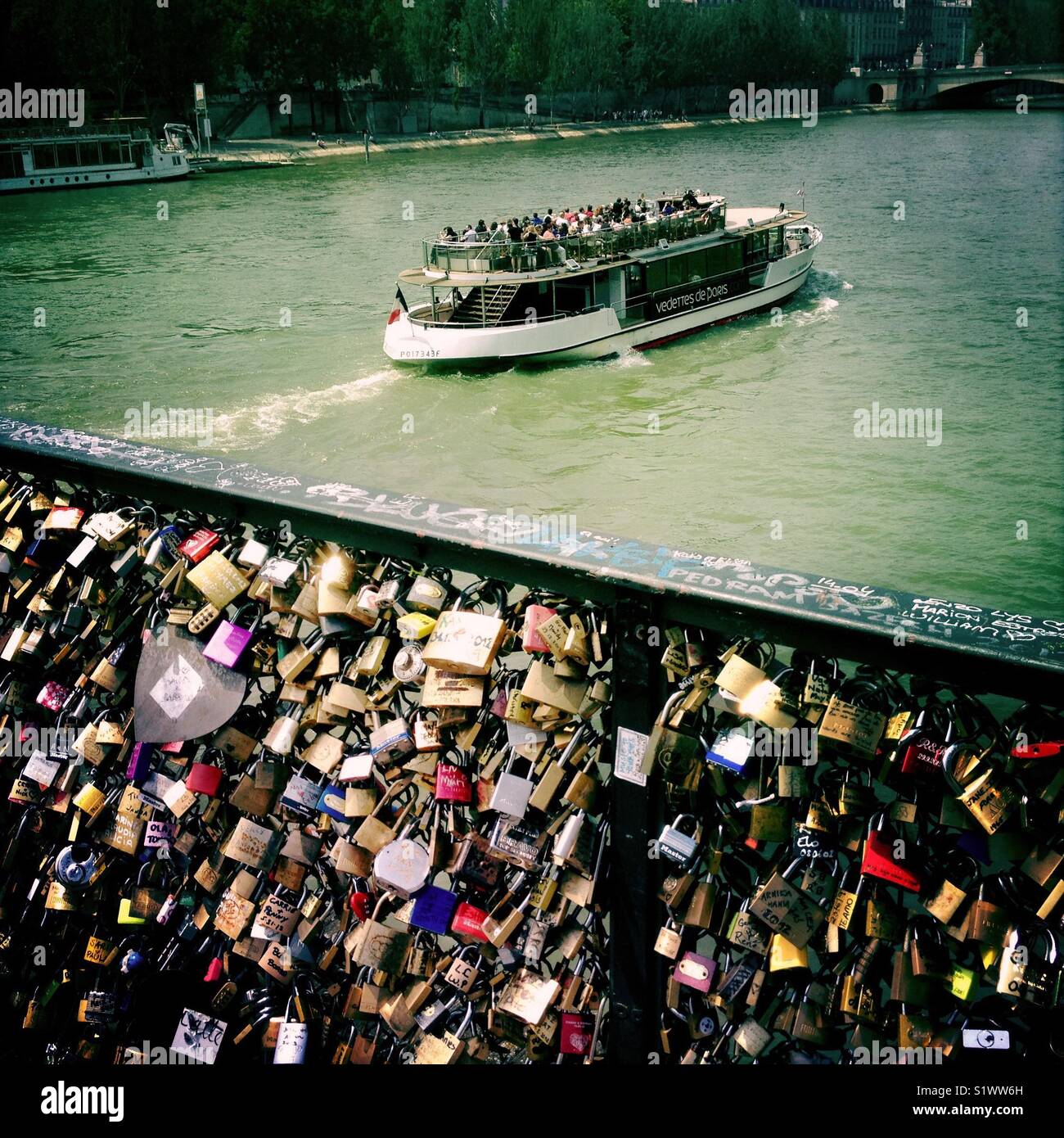 Locks Bridge Seine River High Resolution Stock Photography and Images ...