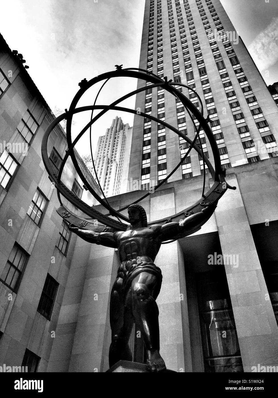 Statue of atlas holding globe hi-res stock photography and images - Alamy